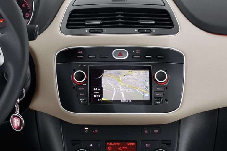 Fiat Linea, yeni multimedya sistemi kaç lira? - ototest.tv